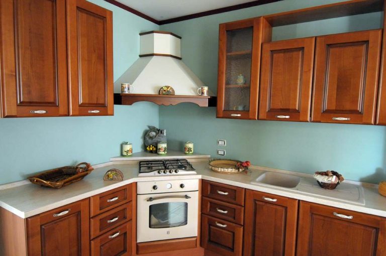 Classic kitchen - Cherry Capri - Sicily kitchen retailers